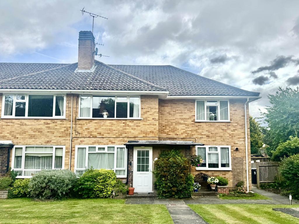 Fir Tree Court, Elstree 2 bed maisonette - £375,000