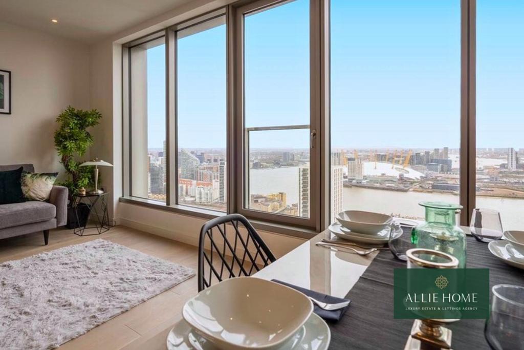 10 Park Dr, London E14 Studio - £565,000