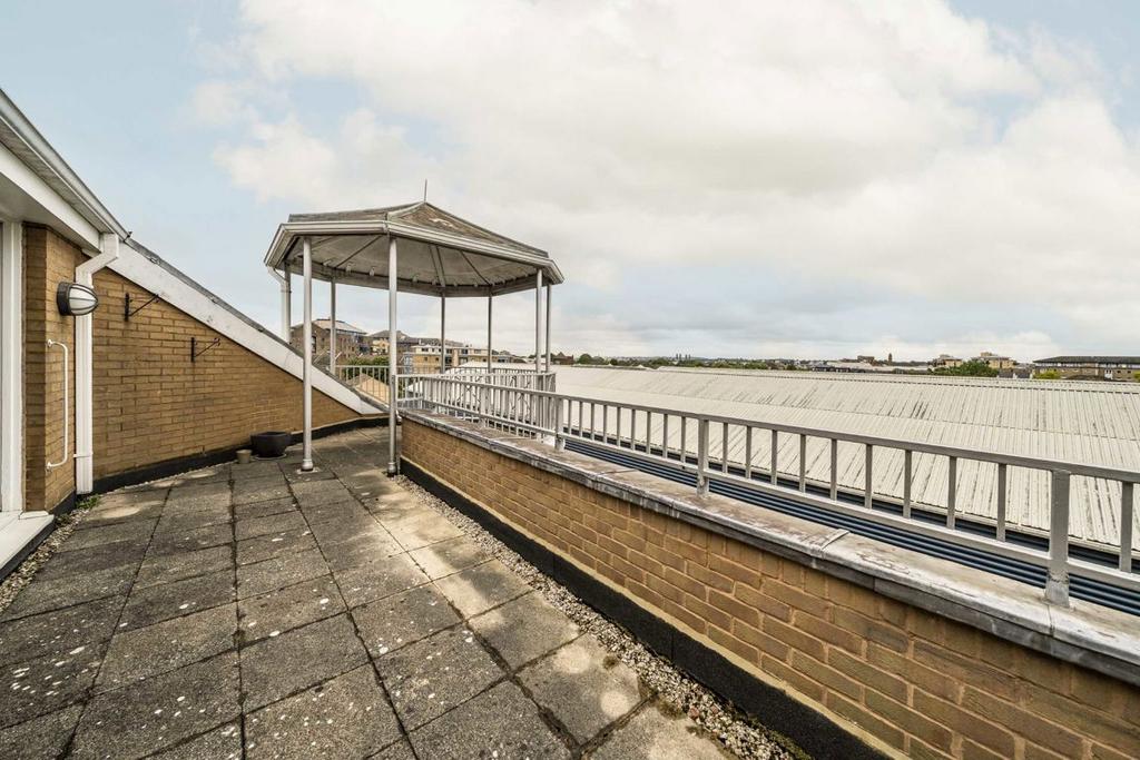Homer Drive, London E14 3 bed flat for sale - £1,100,000