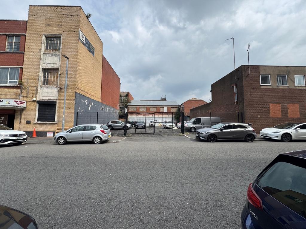 Knowsley Street, Manchester, M8 8HQ Land - £1,350 pcm (£312 pw)