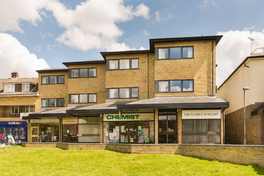 Hadlow House, High Street BR6 2 bed flat - £1,750 pcm (£404 pw)