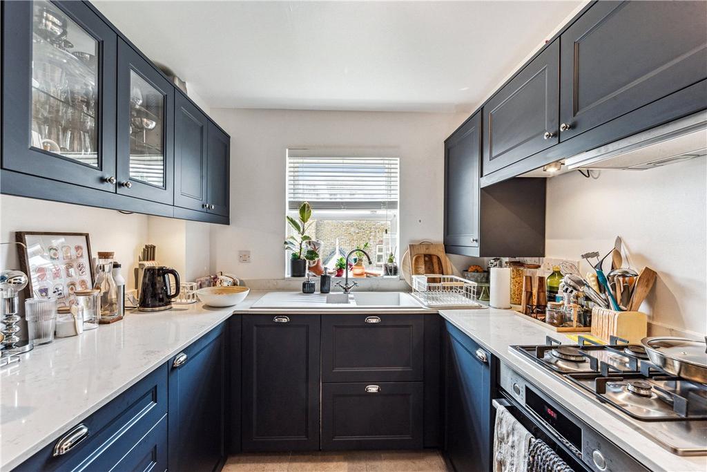 Clockhouse Place, London, SW15 2 bed apartment to rent - £2,650 pcm (£ ...