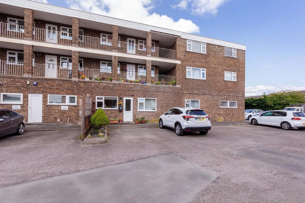 Furrow Way, Maidenhead SL6 3 bed apartment for sale - £365,000