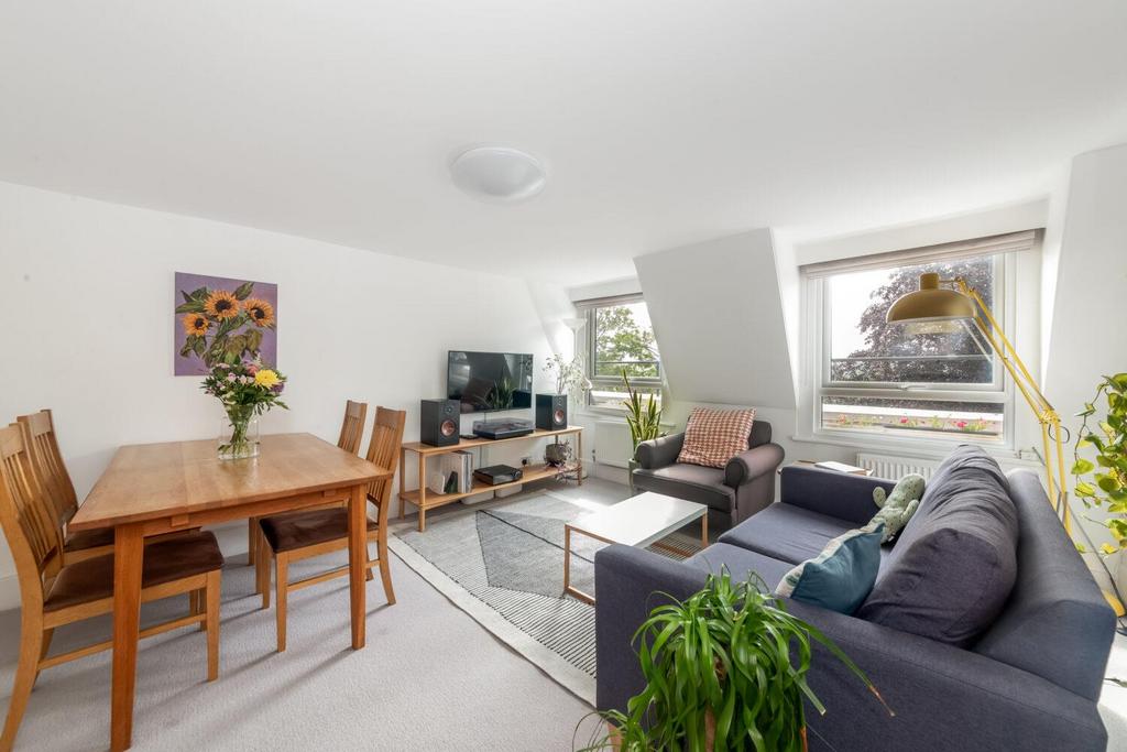 Champion Hill, Camberwell, London, SE5 3 bed apartment for sale - £635,000