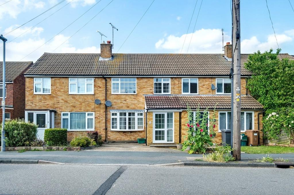 Meadgate Avenue, Chelmsford CM2 3 bed terraced house for sale - £300,000