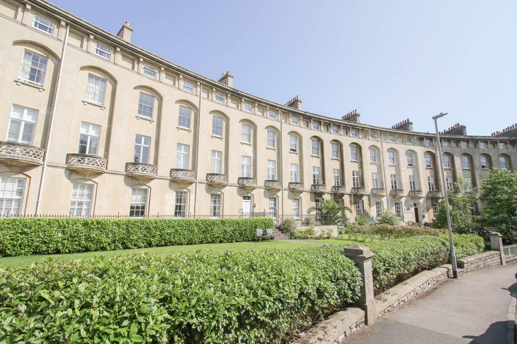 Royal Crescent*Ground Floor Flat*2... 2 bed flat for sale - £250,000