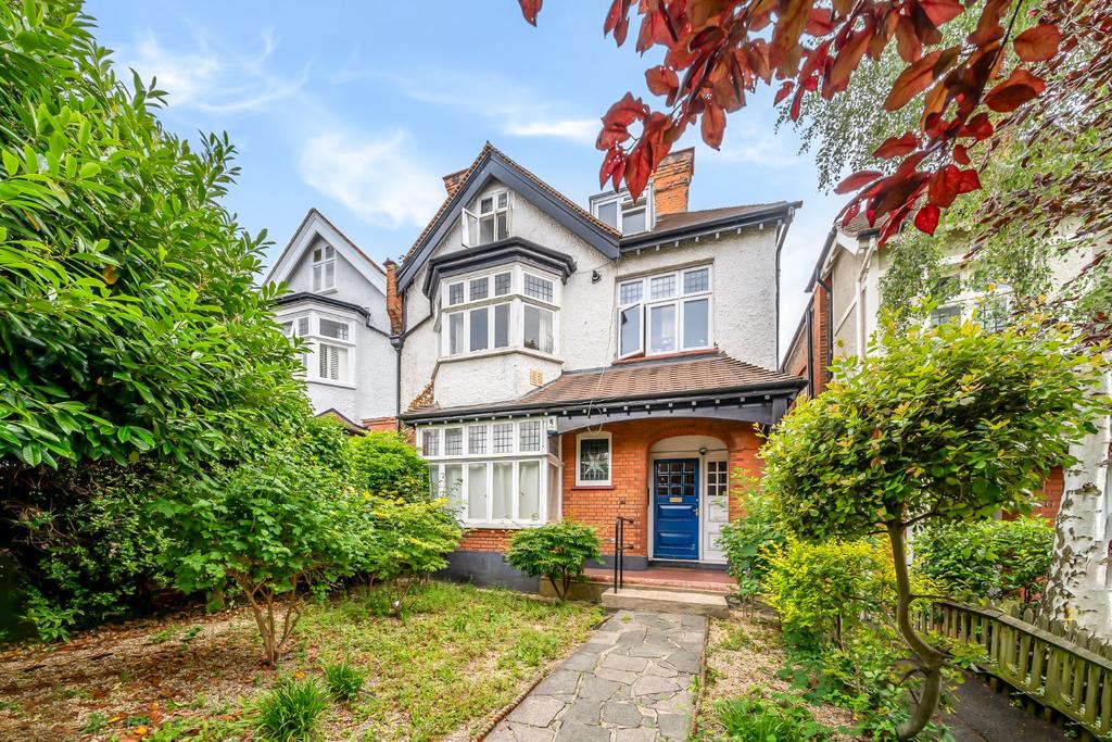 London, Greater London SW16 Studio to rent - £1,500 pcm (£346 pw)