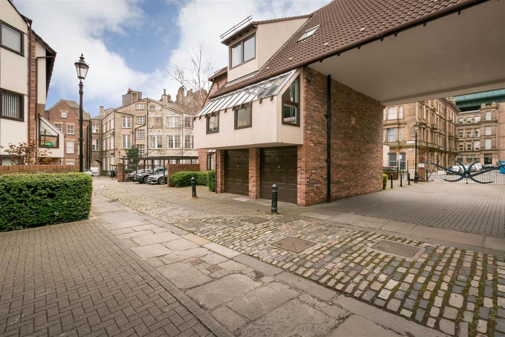Blue Anchor Court, Newcastle upon Tyne 3 bed house - £1,650 pcm (£381 pw)