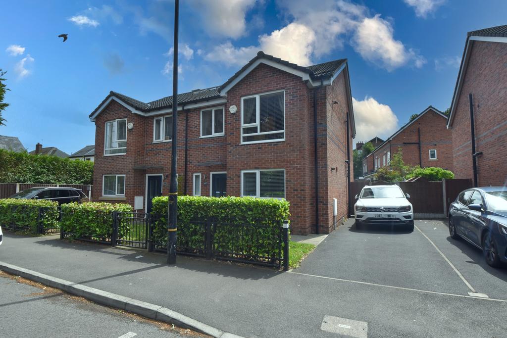Davyhulme Road, Flixton, M41 3 bed semi-detached house for sale - £385,000