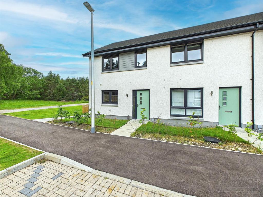 8 Pinefield, Carrbridge 3 bed end of terrace house for sale - £245,000