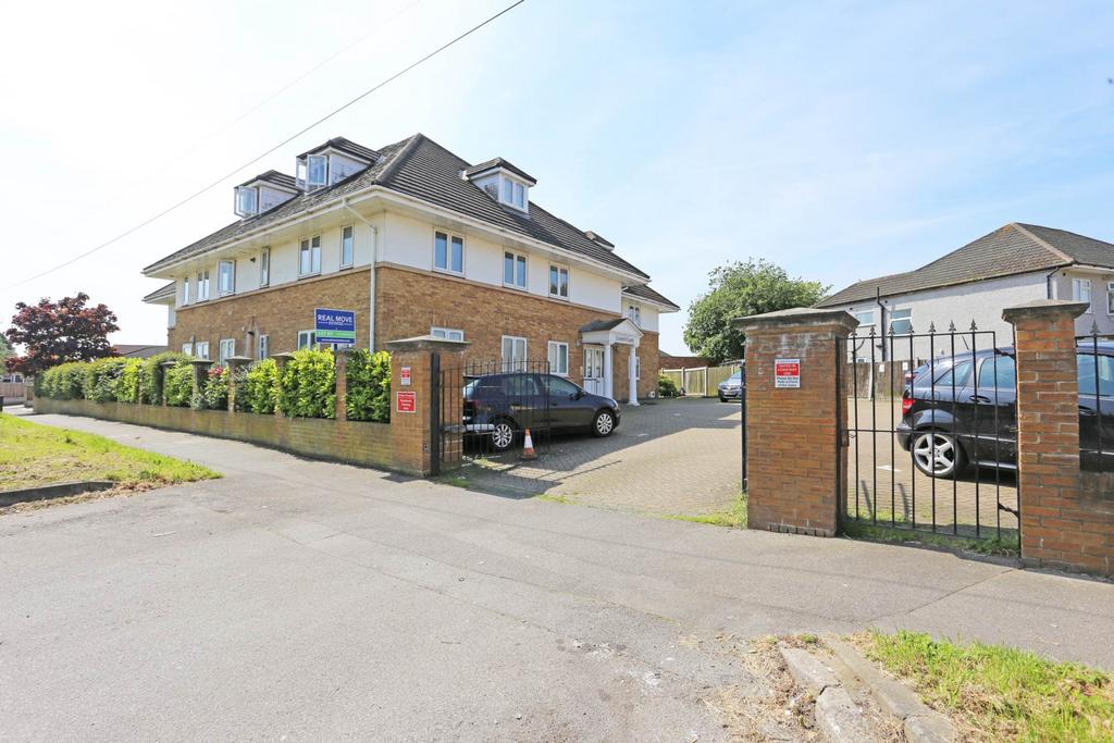 New Road, Rainham, RM13 2 bed flat to rent - £1,600 pcm (£369 pw)