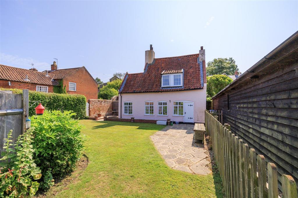 Puddingmoor, Beccles NR34 2 bed cottage - £440,000