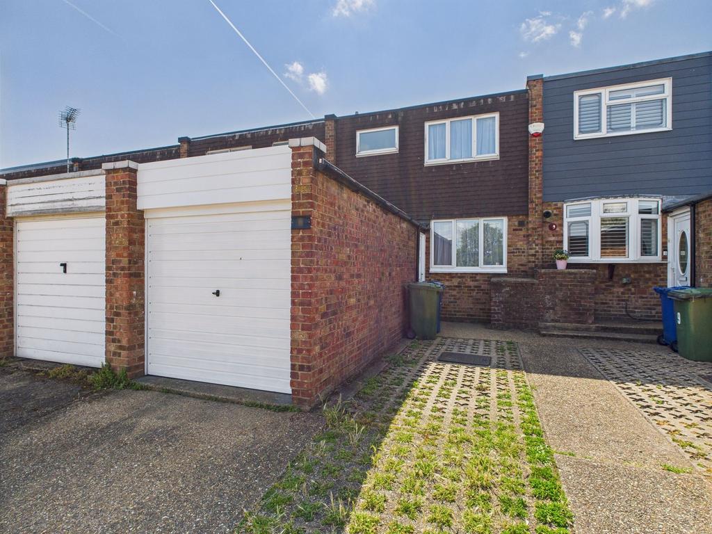 Berkley Hill, Corringham, SS17 3 bed terraced house - £1,600 pcm (£369 pw)