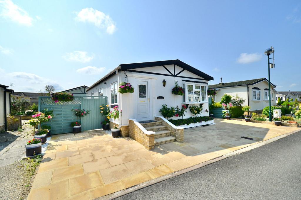 Riverside, Broadway Park, WR12 7GB 2 bed park home - £175,000