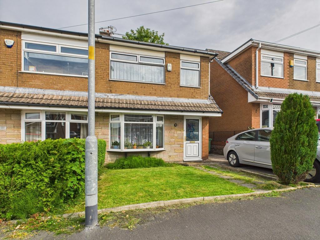 Robin Hill Drive, Standish, Wigan... 3 bed semi-detached house - £220,000