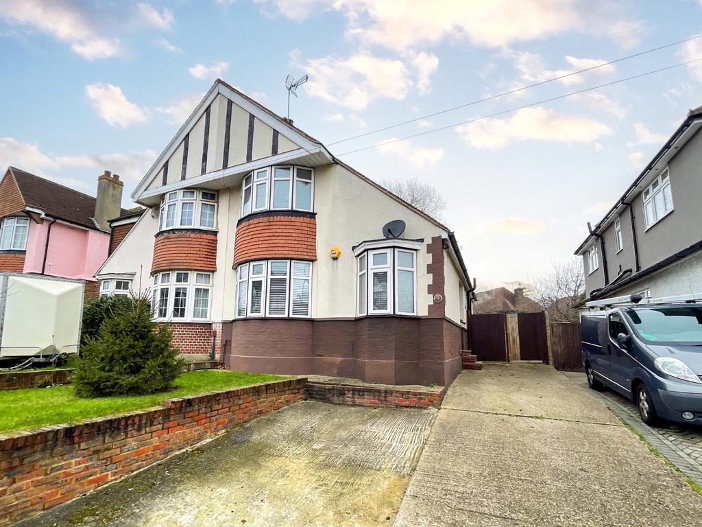Earl Road, Northfleet, Gravesend... 3 bed semi-detached house for sale - £450,000