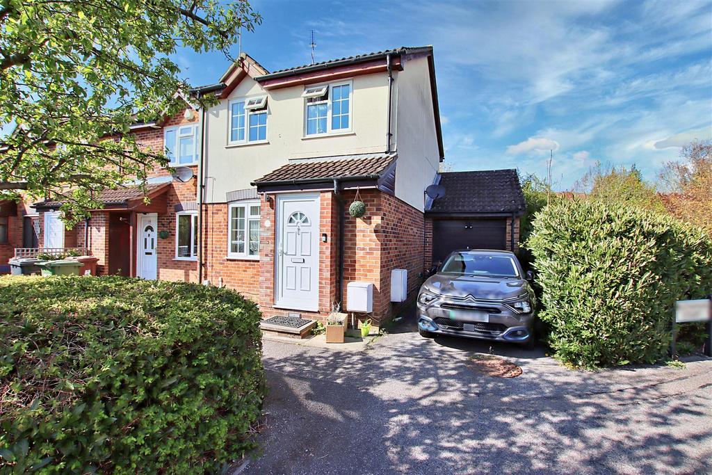 Buchanan Court, Borehamwood 3 bed end of terrace house to rent - £2,100 ...
