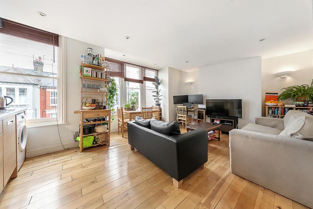 Voltaire Road, SW4 2 bed flat for sale - £500,000