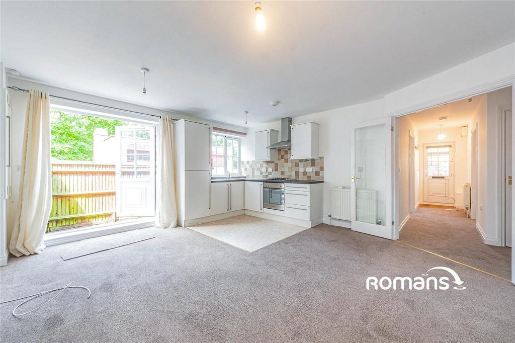Stoke Row Road, Peppard Common... 2 bed flat - £1,150 pcm (£265 pw)