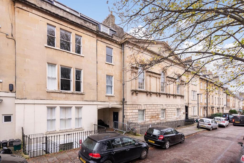 Kensington Place, Bath BA1 2 bed flat to rent - £1,650 pcm (£381 pw)