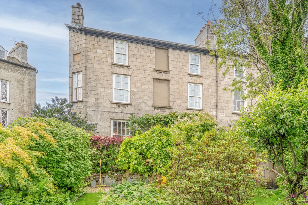 1 Cliff Terrace, Kendal, LA9 5 bed end of terrace house for sale - £675,000