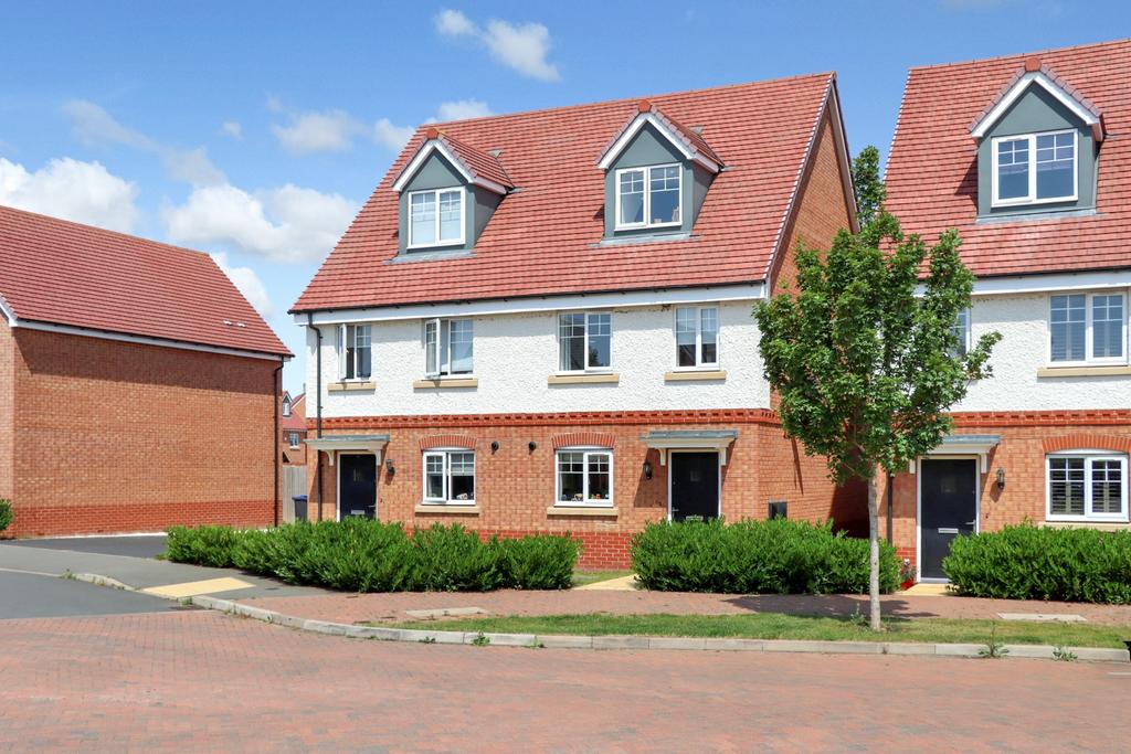 SPITFIRE ROAD, SOUTHAM, CV47 3 bed semi-detached house - £343,000