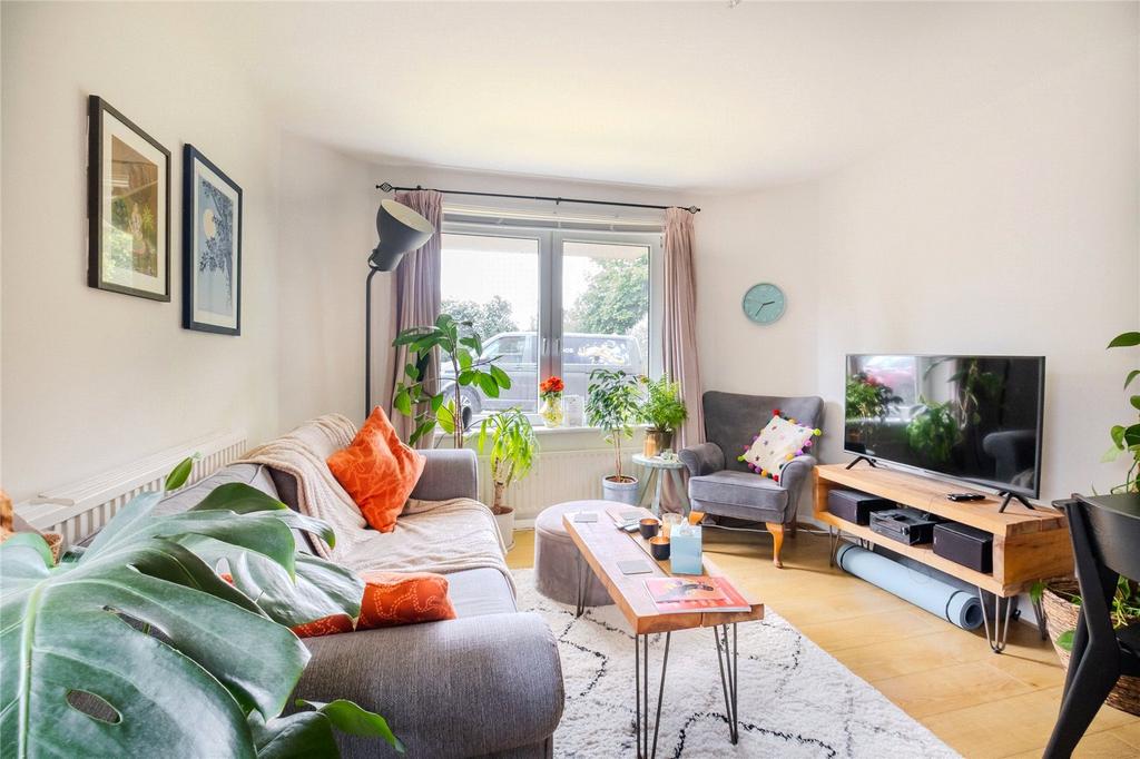 Woodfield Avenue, Lambeth SW16 1 bed apartment - £300,000