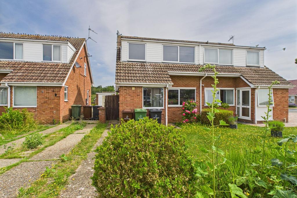 Hawthorn Way, Thetford, IP24 3 bed semi-detached house - £1,300 pcm (£ ...