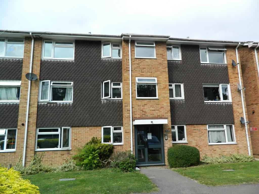 Suffolk Close, Cippenham SL1 2 bed flat - £240,000