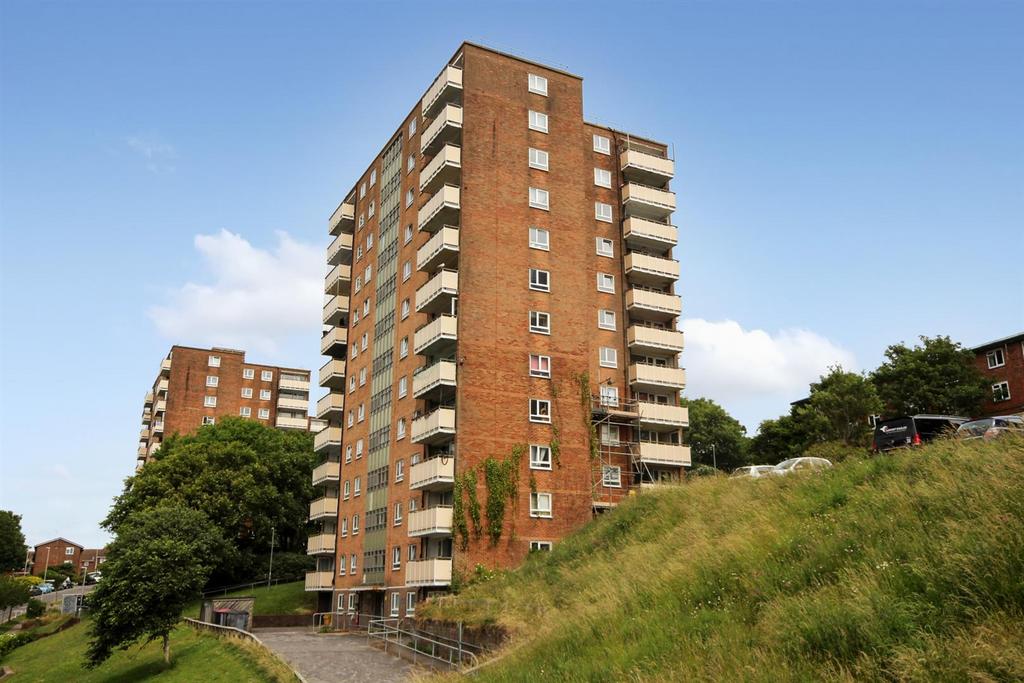 Ashton Rise, Brighton 2 bed flat to rent - £1,495 pcm (£345 pw)
