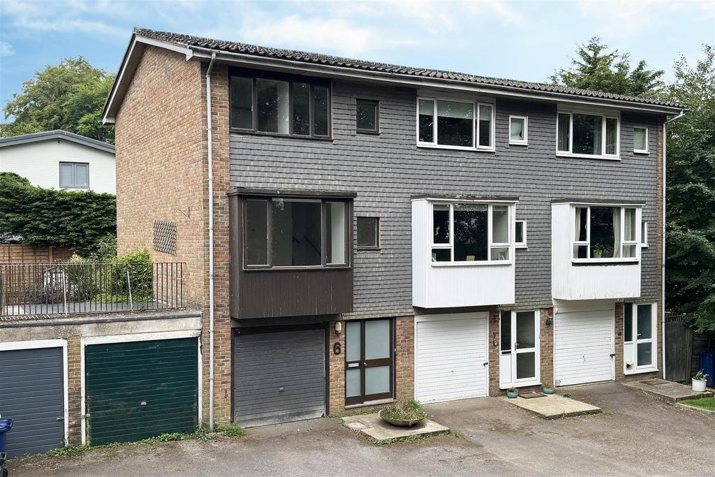Godalming 3 bed end of terrace house for sale - £380,000