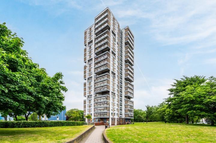 5 Durrington Tower, Wandsworth Road... 2 bed flat for sale - £225,000
