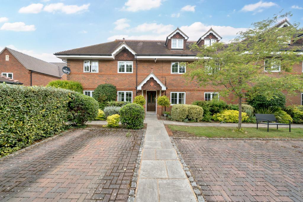 Ruscombe Lane, Reading RG10 2 bed apartment for sale - £395,000