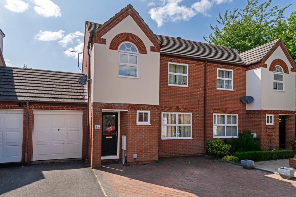 Snowdrop Close, Hertfordshire CM23 3 bed semi-detached house - £425,000
