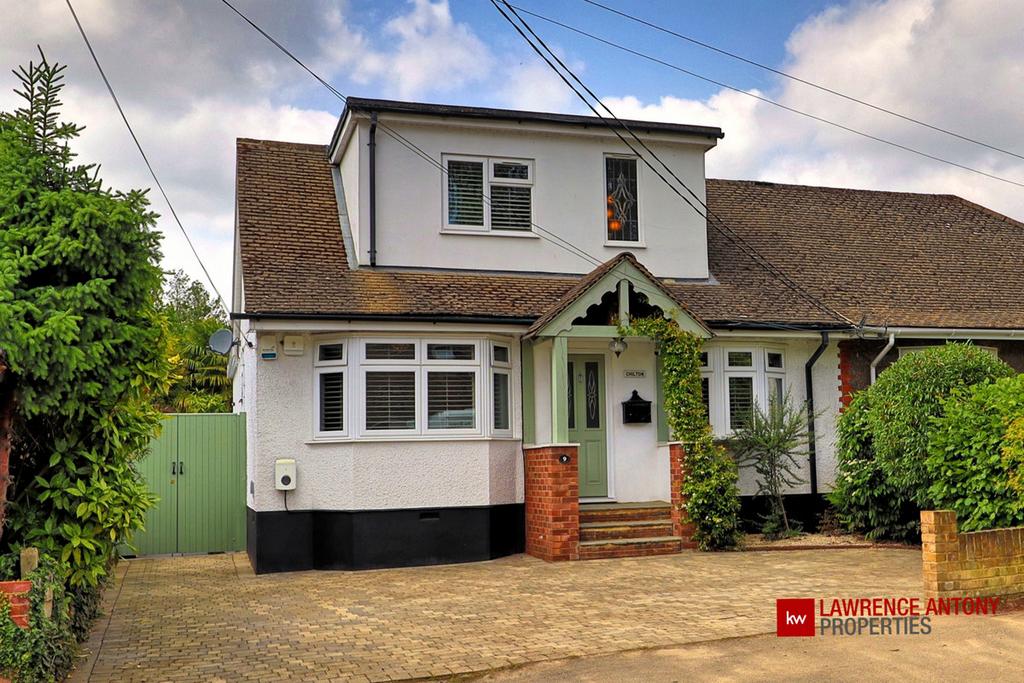 Weir Gardens, Rayleigh, SS6 3 bed semi-detached house - £550,000