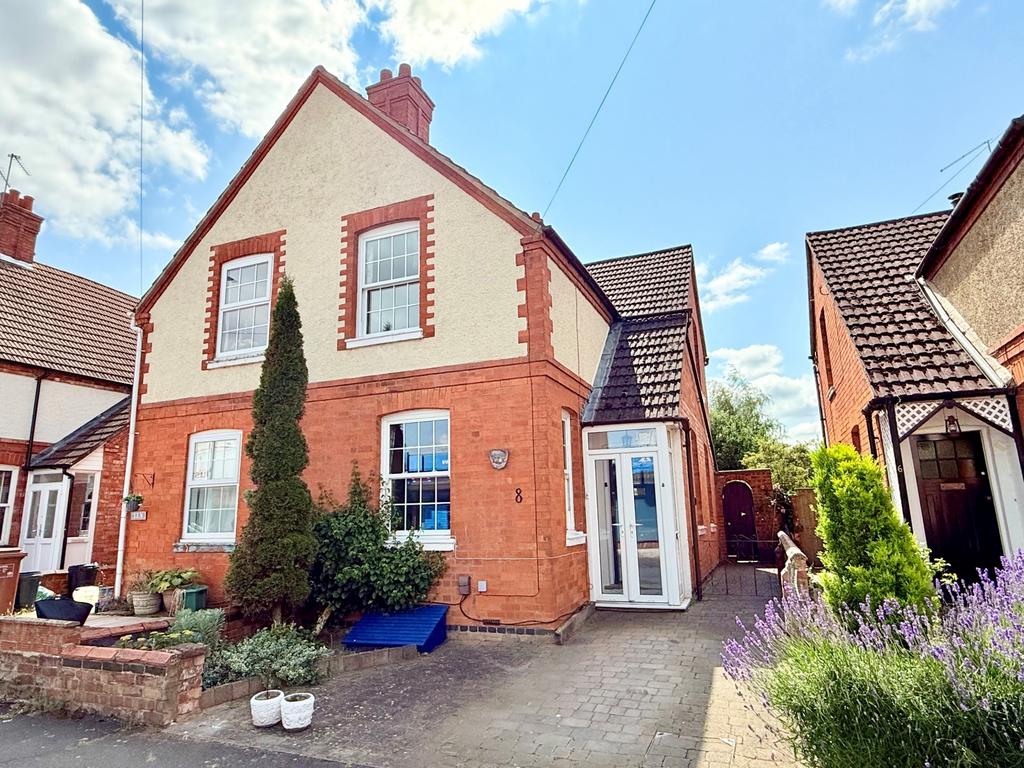 Peveril Road, Duston, NN5 6JW 3 bed semi-detached house for sale - £300,000