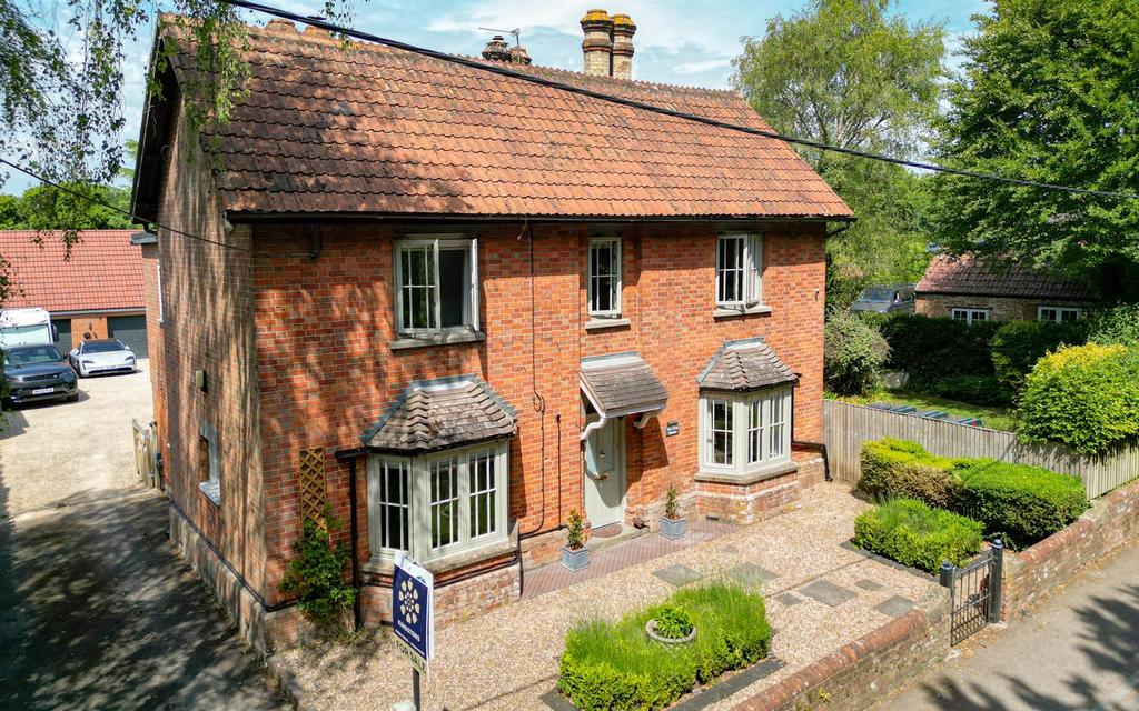 High Street, Devizes SN10 3 bed detached house for sale - £695,000