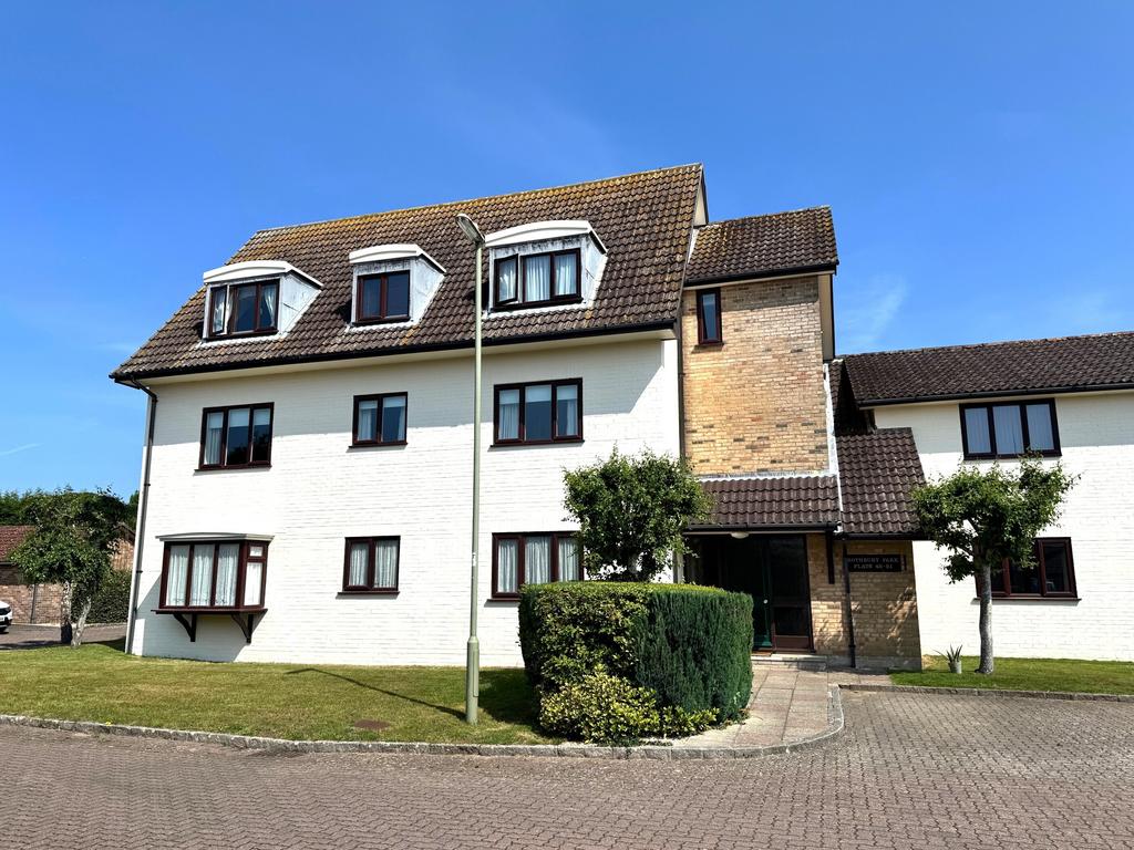 Rothbury Park New Milton BH25 6TR 2 bed ground floor flat - £245,000