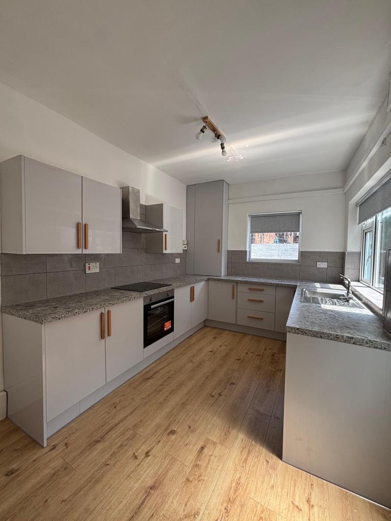 Levenshulme Road, M18 7WJ 3 bed terraced house - £1,300 pcm (£300 pw)