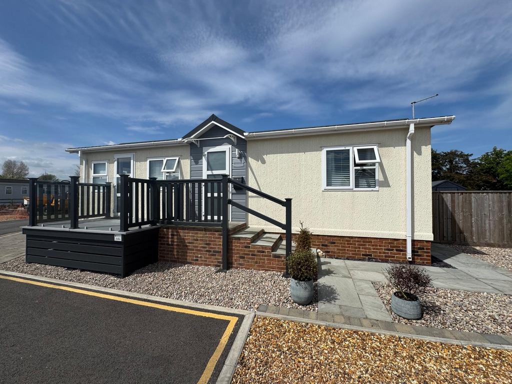 West Street, Ringwood BH24 2 bed park home for sale - £194,950