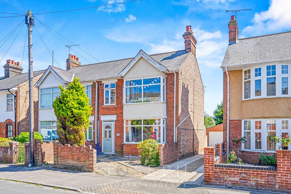 Benacre Road, Ipswich, IP3 3 bed semi-detached house - £300,000