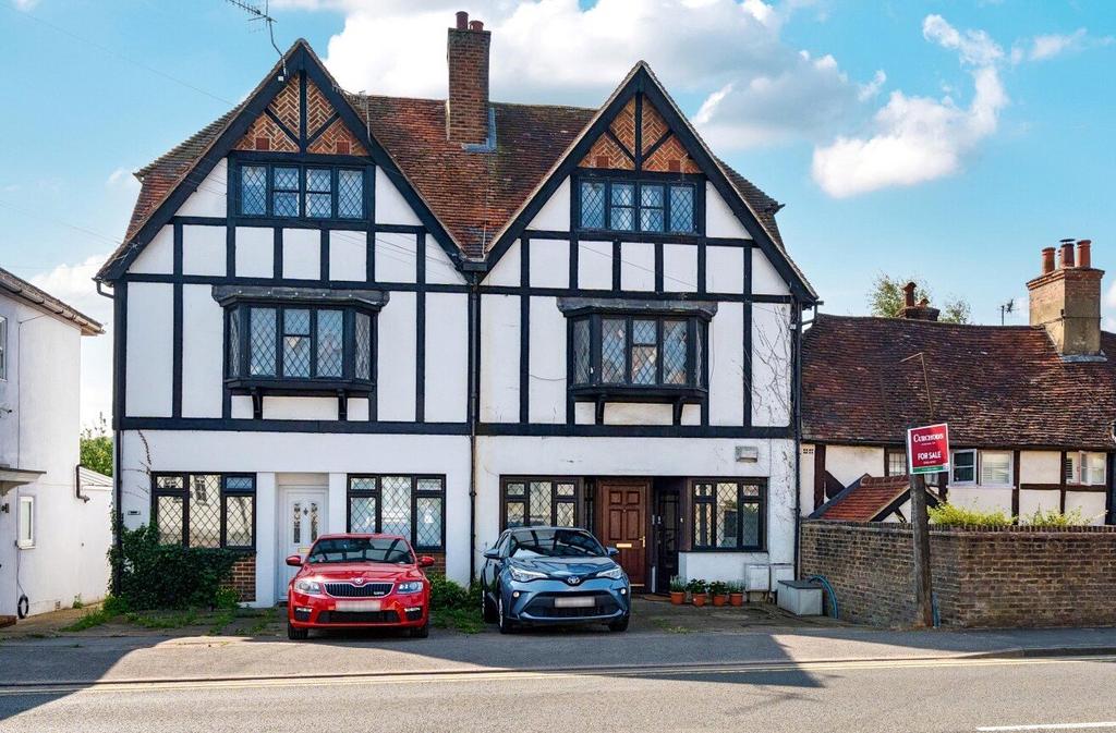 Meadrow, Godalming, GU7 2 bed maisonette for sale - £345,000