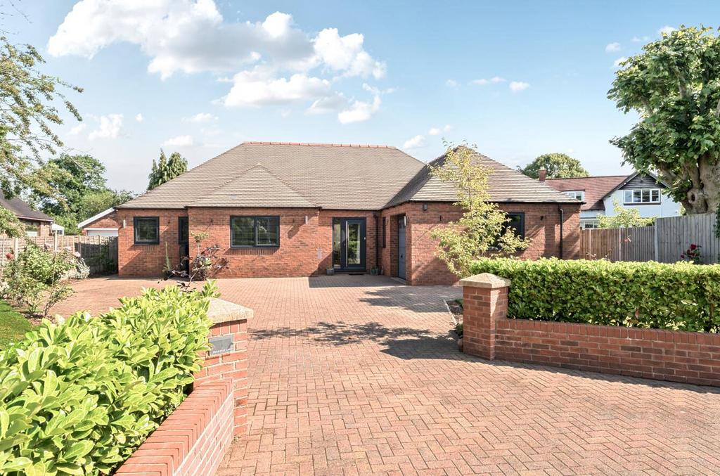 Pear Tree Lane, Whitchurch. 3 bed detached bungalow for sale - £485,000