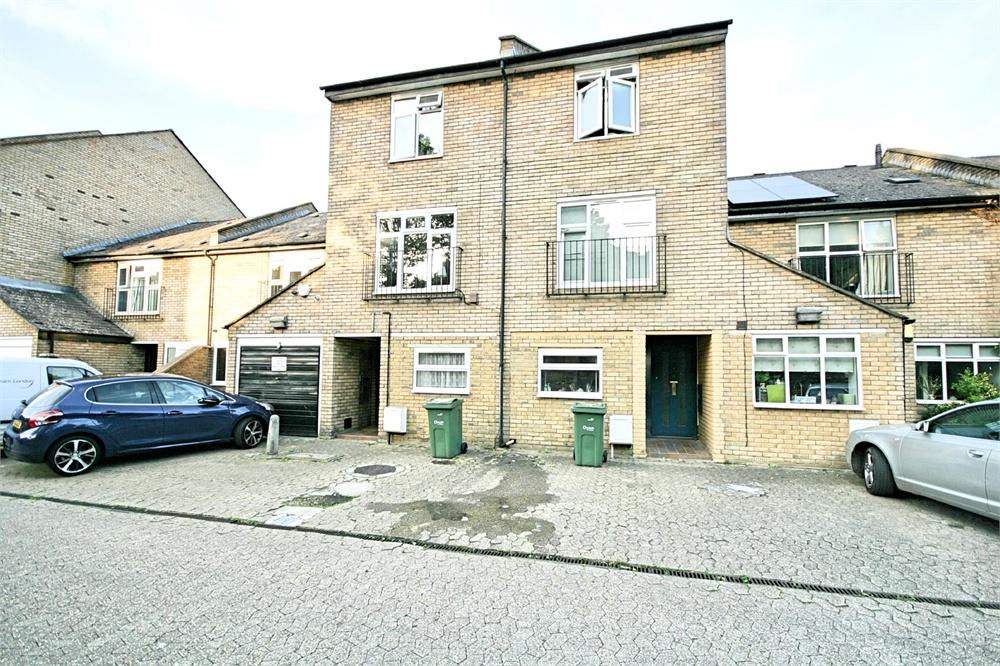 Melbourne Mews, Oval SW9 4 bed terraced house - £4,000 pcm (£923 pw)