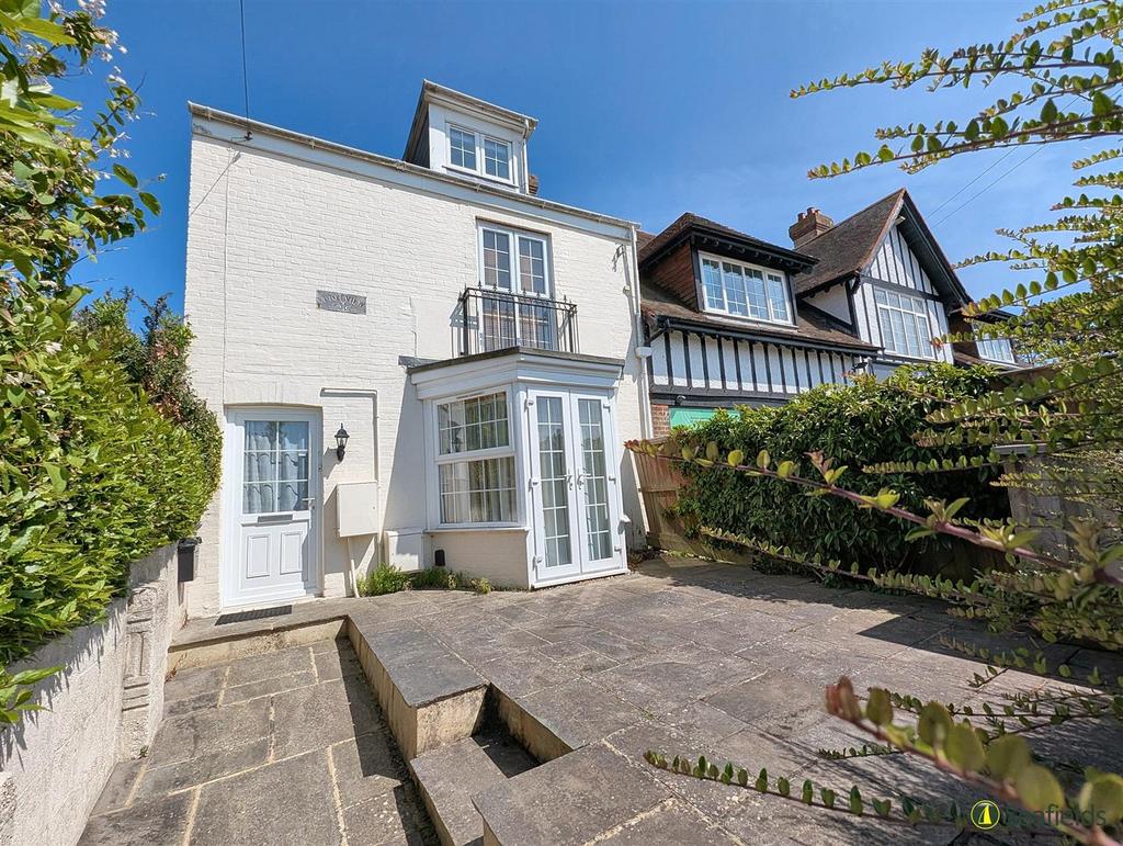 Nettlestone Green, PO34 5DX 3 bed semi-detached house - £450,000