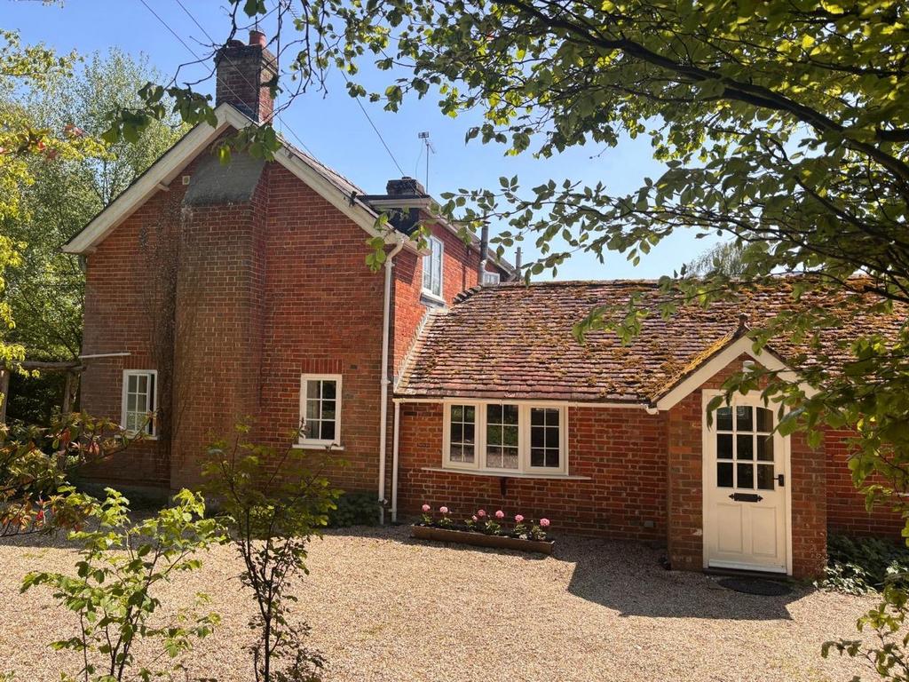 Shelley Lane, Ower 2 bed house - £1,350 pcm (£312 pw)