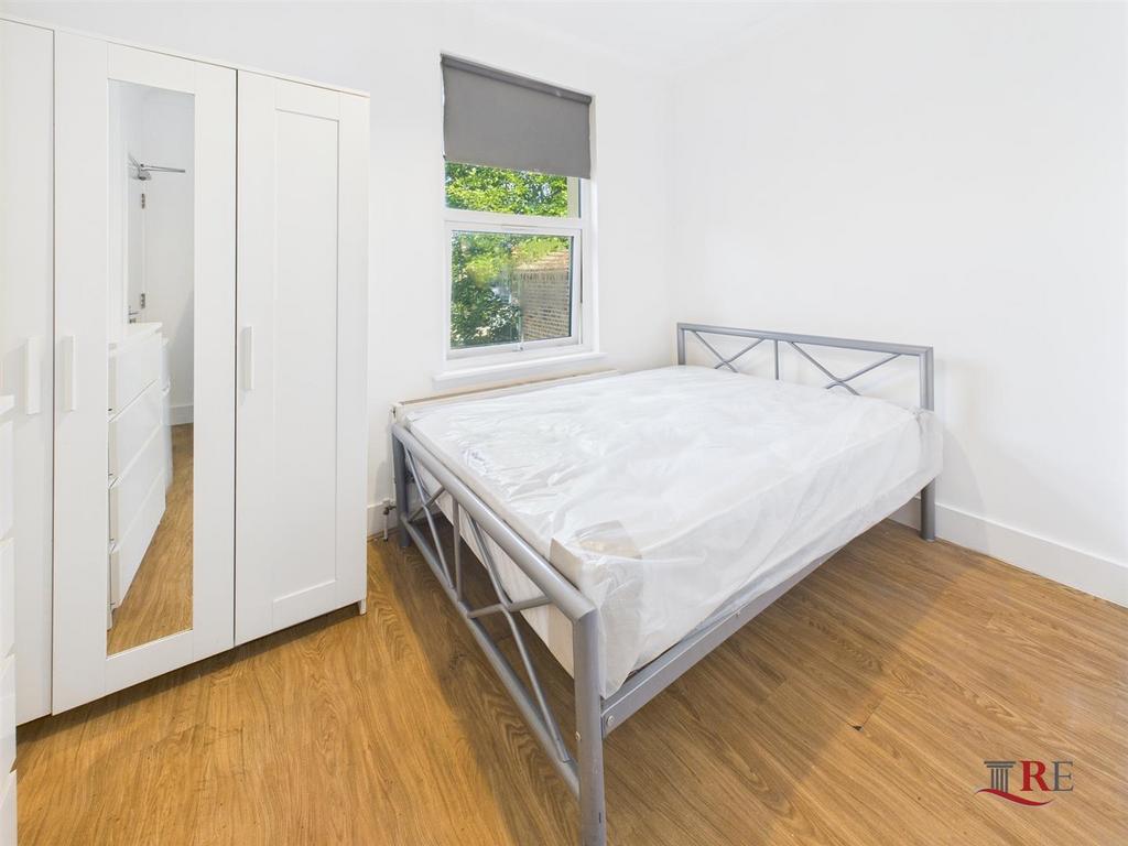Neasden Lane, London, NW10 2UJ House share - £850 pcm (£196 pw)