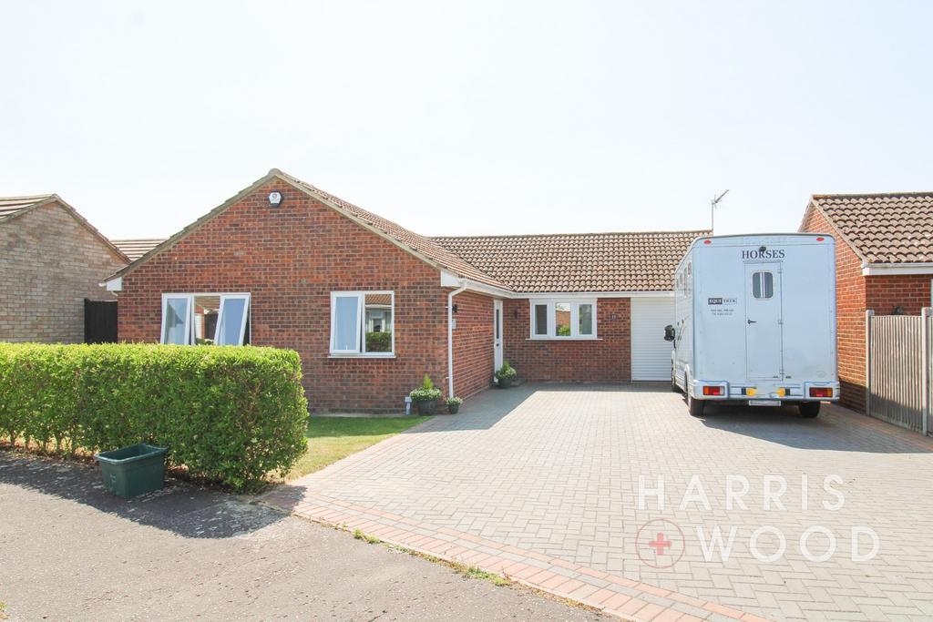 Hobbs Drive, Boxted, Colchester... 3 bed detached bungalow for sale - £ ...