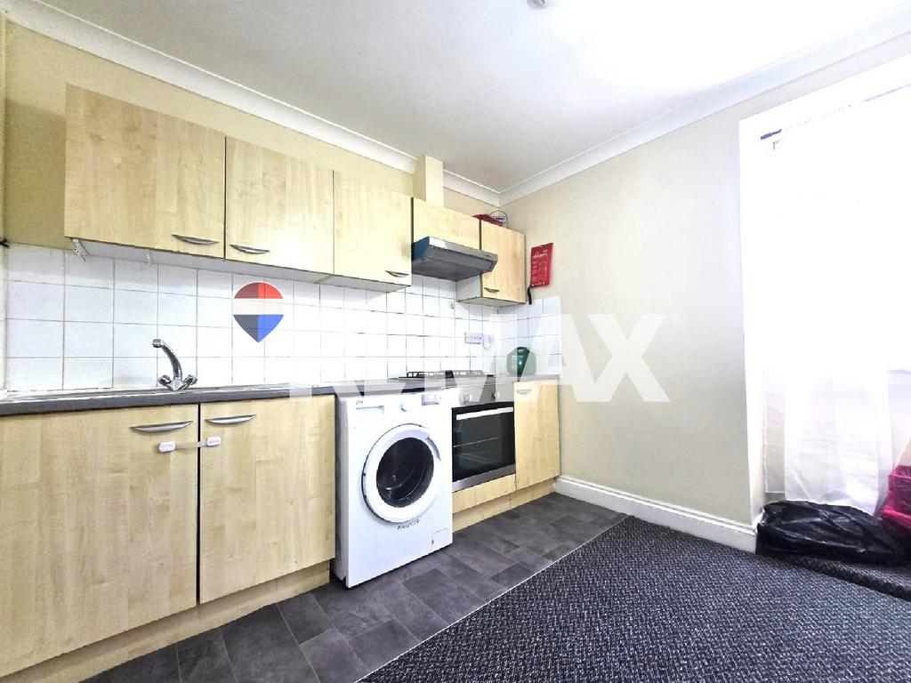 Ilford Lane, Ilford IG1 2 bed flat to rent - £2,000 pcm (£462 pw)