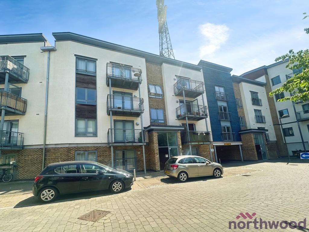 Quayside Drive, Colchester CO2 2 bed flat - £1,075 pcm (£248 pw)